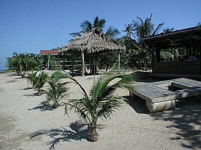 Spooky Channel in Honduras, Roatan, Caribbean | Zentacle - Scuba Diving ...