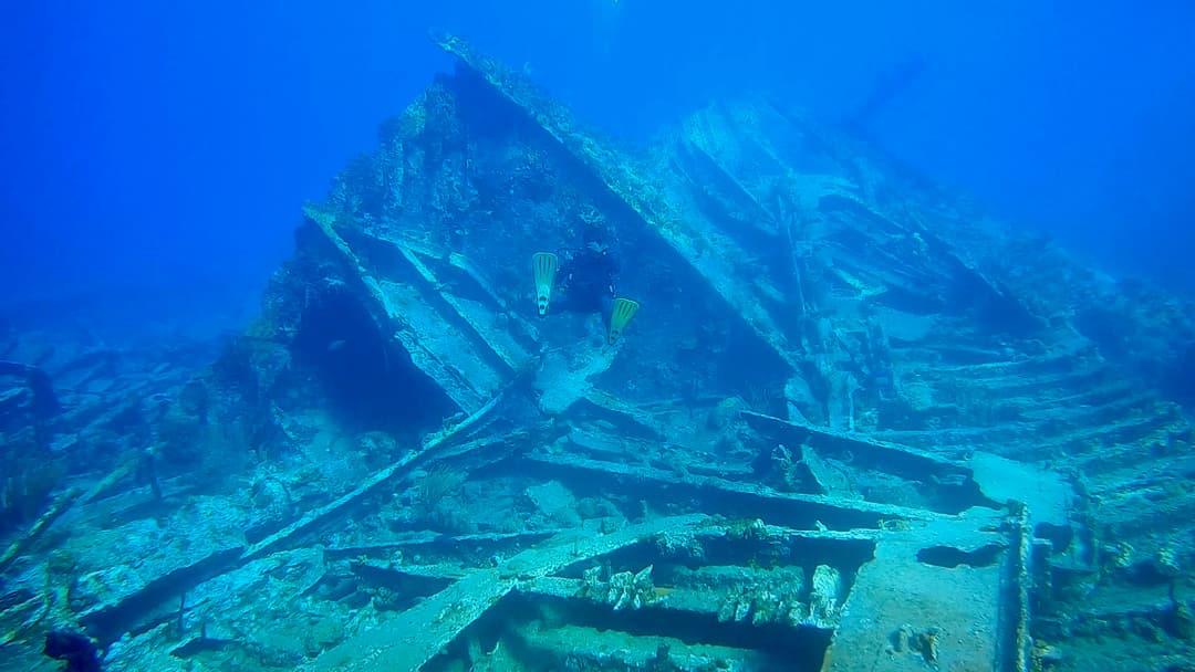 Wreck of the RMS Rhone in British Virgin Islands | Zentacle - Scuba ...